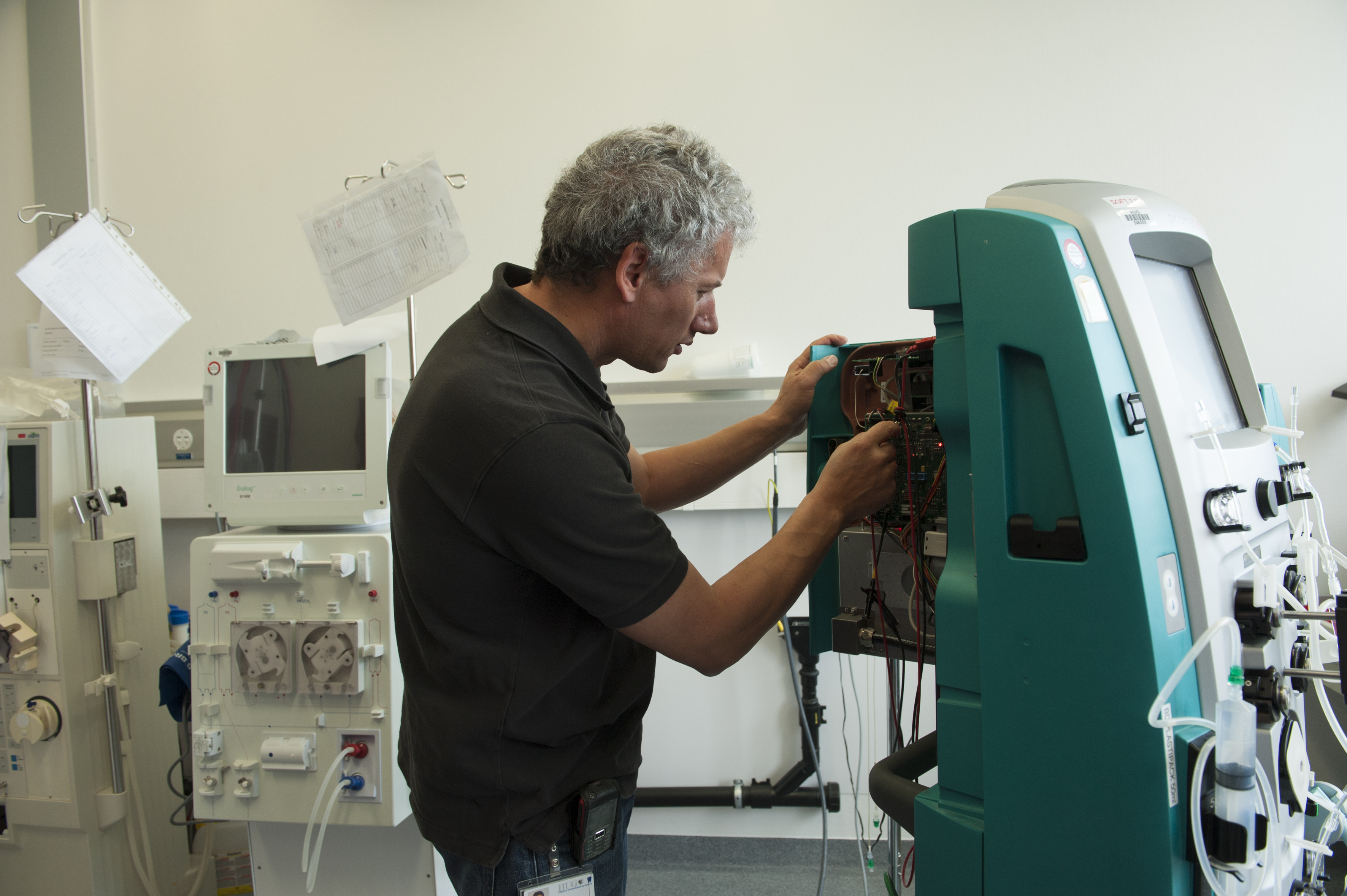 Le technicien en hémodialyse : un travailleur de l’ombre – NEPHROHUG